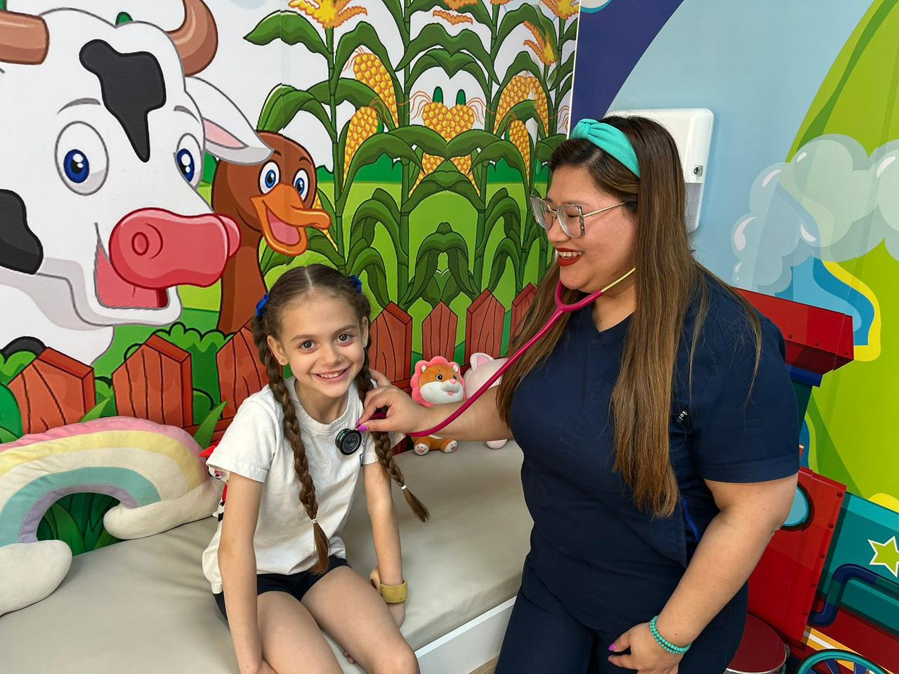 Lenys Zambrano: La pediatra zuliana que conquista Santiago con su empatía por los niños ...